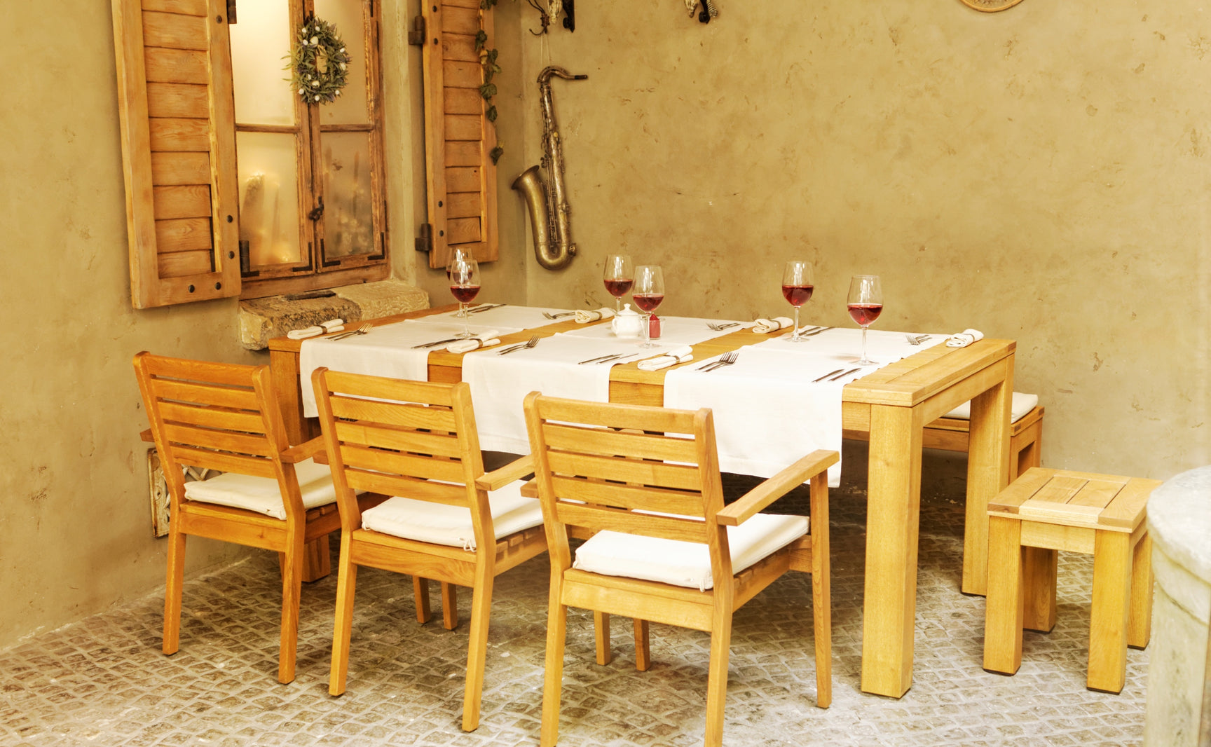 Hocker / Ablage CARO aus Robinienholz (Akazie) – ROBINIE-MÖBEL