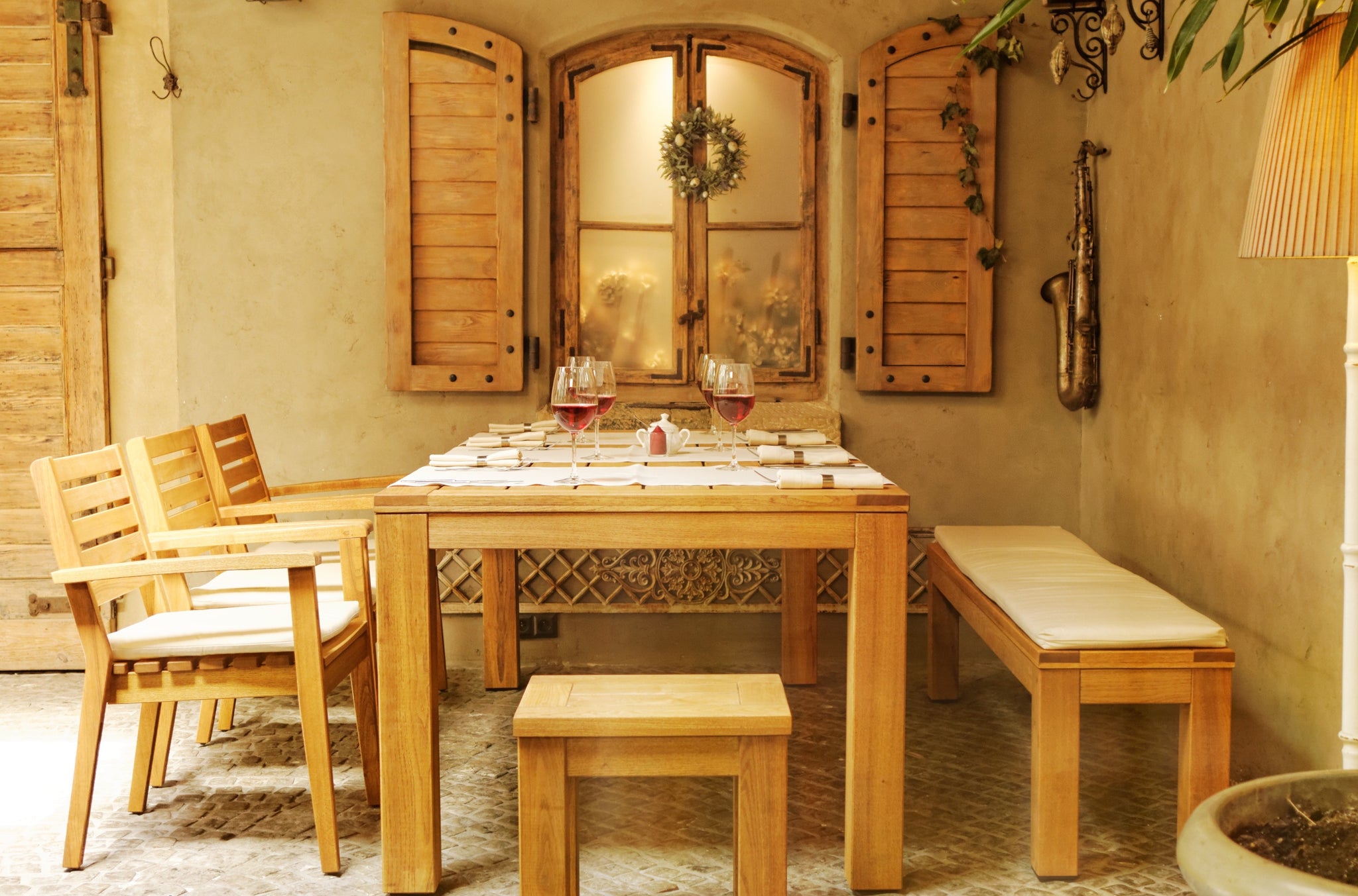 Hocker / Ablage CARO aus Robinienholz (Akazie) – ROBINIE-MÖBEL